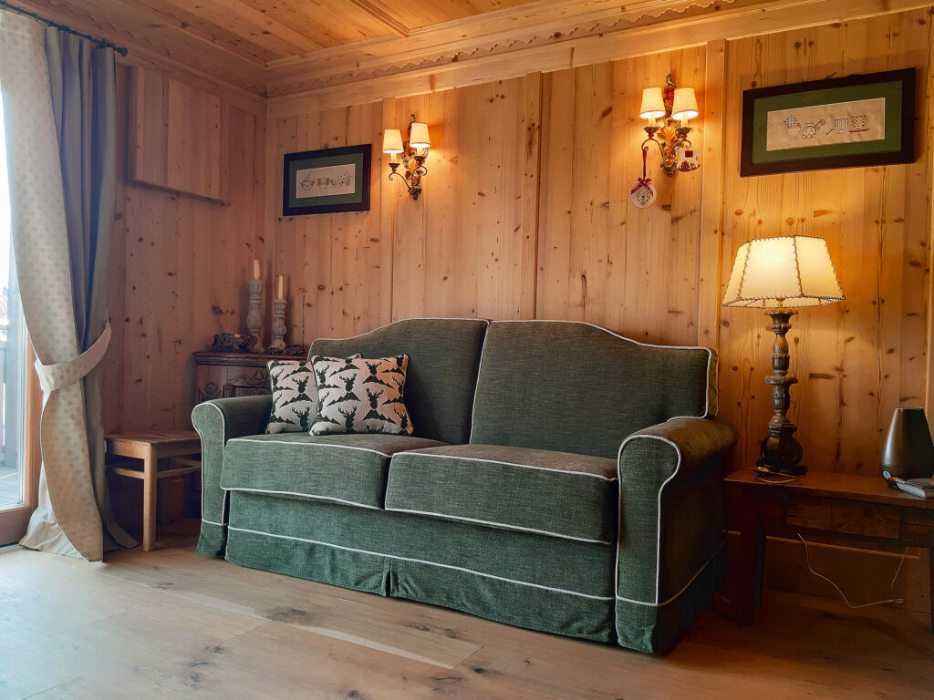 Divani letto rustici in legno per taverne e case rustiche | Loran Salotti